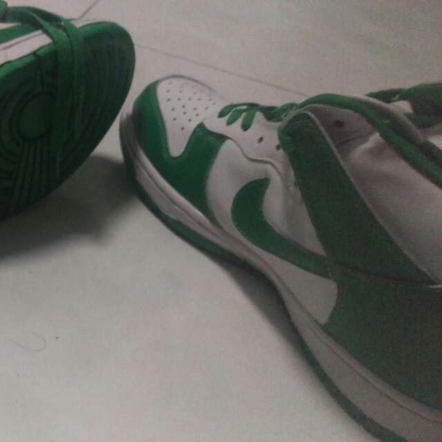 Nike Super Mario Yoshi Dunk, Sports Equipment, Sports & Games, Racket ...