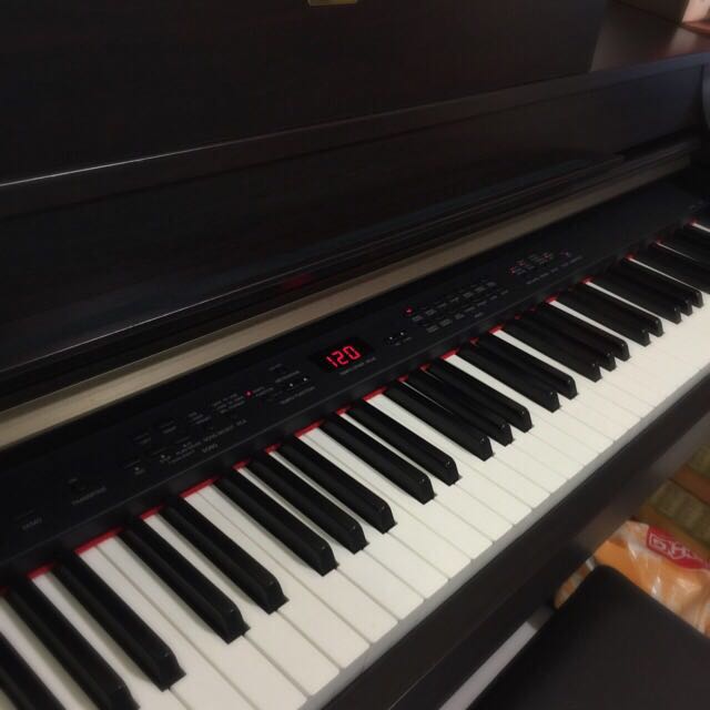 Yamaha Clavinova CLP-330, Hobbies & Toys, Music & Media, Musical Instruments on Carousell