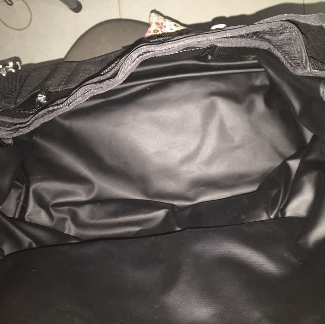 Chrome Metropolis Messenger Bag, Men's Fashion, Bags, Sling Bags on ...