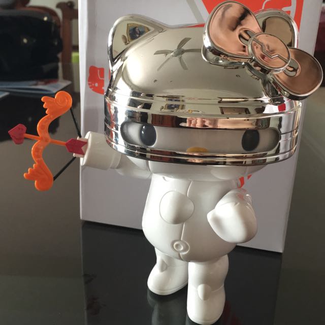 Robot K Hello Kitty, Hobbies & Toys, Toys & Games on Carousell