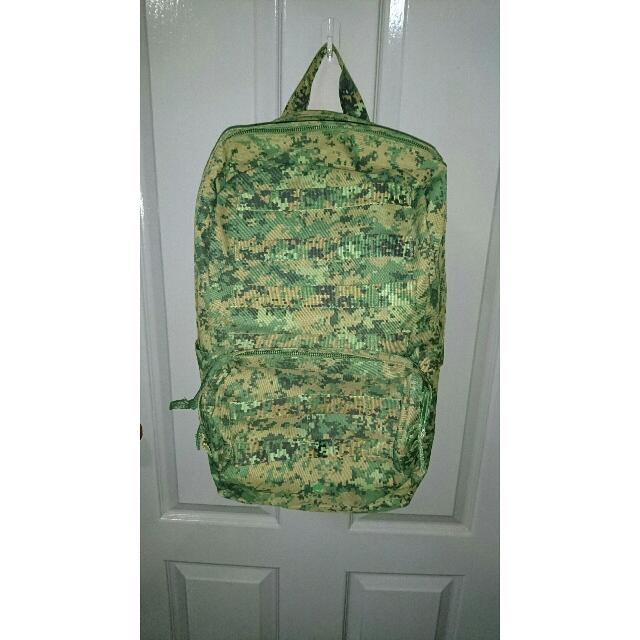 SAF Pixelated Army Assault Back Pack, Men's Fashion, Bags, Belt bags ...