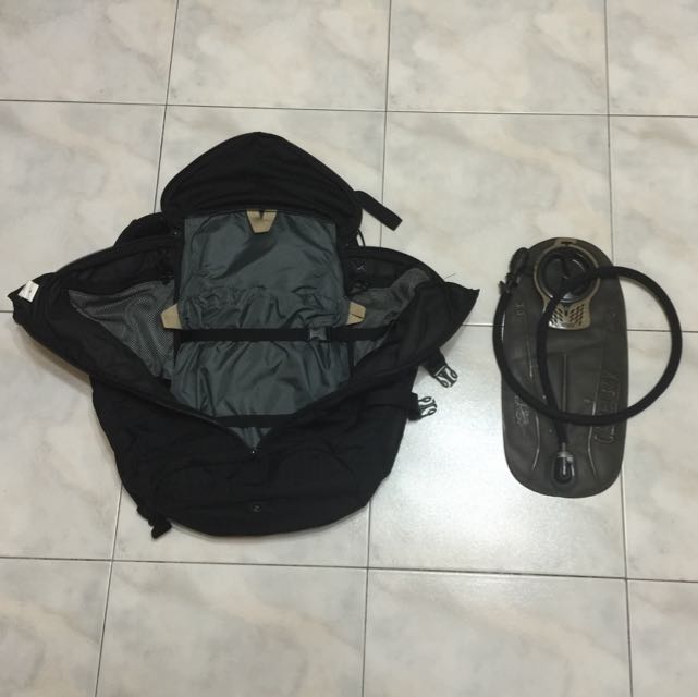 Camelbak Tri-Zip 100 oz/3.0L Hydration Pack, Men's Fashion, Bags, Belt ...