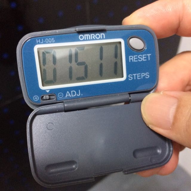 OMRON STEPS PEDOMETER WALK GYM, Sports Equipment, Exercise & Fitness ...