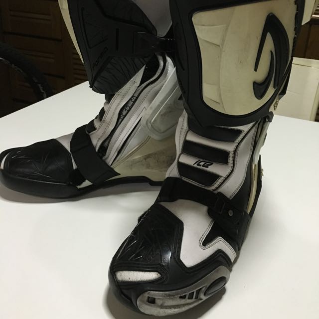 Forma Ice Racing Boots, Car Accessories on Carousell