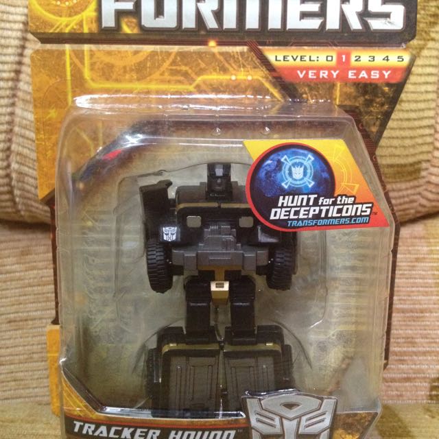 Transformers Reveal the Shield Tracker Hound, Hobbies & Toys, Toys ...