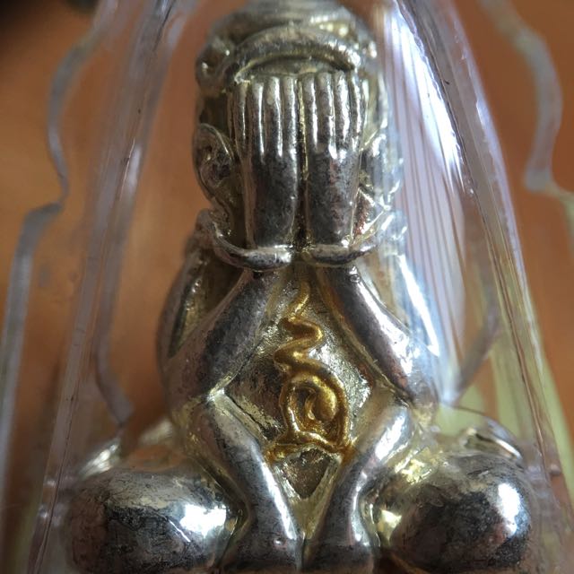Thai Amulet - Phra Pidta With Wasp Bee Behind - Lp Jued - King Of Wasp ...