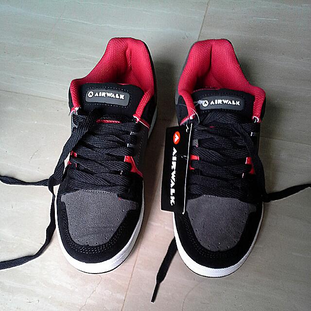 Sneakers Airwalk, Women's Fashion, Footwear, Sneakers on Carousell