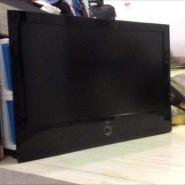 LG 37" TV **PRICE NEGOTIABLE**, Furniture & Home Living, Furniture, TV Consoles on Carousell