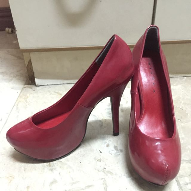Bianca red heels, Women's Fashion, Footwear, Heels on Carousell