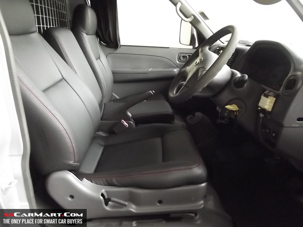 Nissan Urvan E25, Car Accessories on Carousell