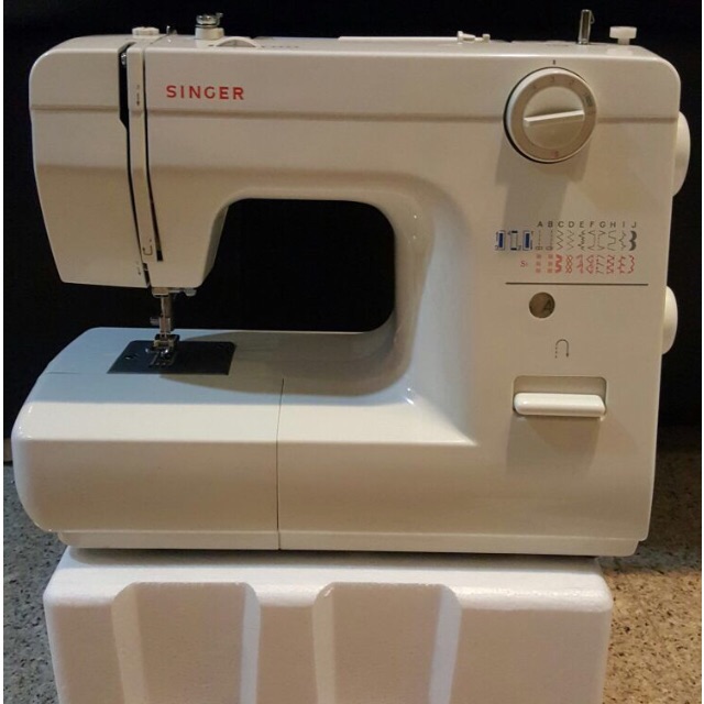 Singer Sewing Machine (basic model), Hobbies & Toys, Stationery & Craft ...