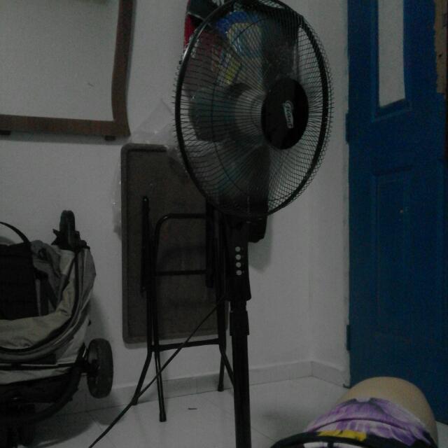 giant fan, Furniture & Home Living, Lighting & Fans, Fans on Carousell