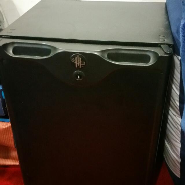 Mini Bar Fridge Thermo-electric Cooling, TV & Home Appliances, Kitchen ...