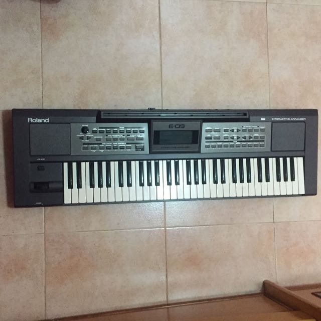 Roland E-09 Interactive Arranger, Hobbies & Toys, Music & Media, Musical Instruments on Carousell