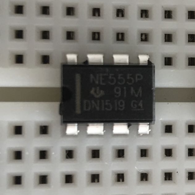 555 Timer Chip, Furniture & Home Living, Home Improvement ...