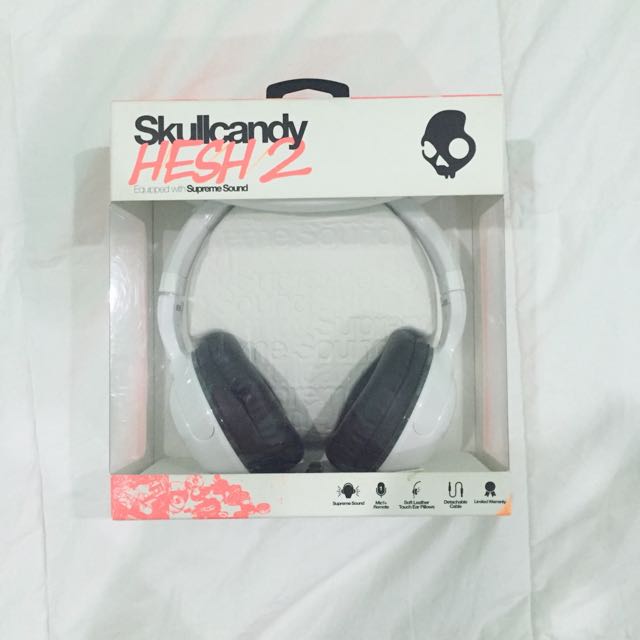 Original White Skullcandy Hush 2, Audio, Earphones on Carousell