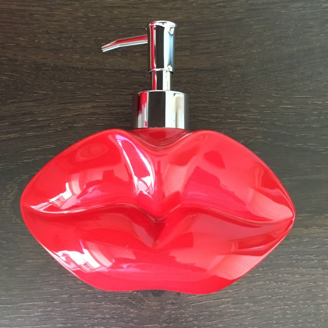 Sexy Red Lips Liquid Soap Dispenser, Beauty & Personal Care, Bath ...