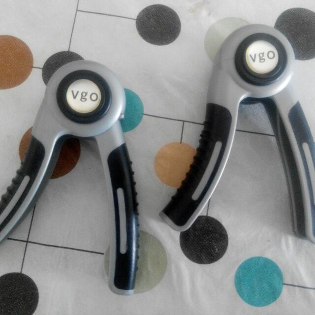 Squeeze Grip Forearm Training Thingy, Sports Equipment, Exercise ...