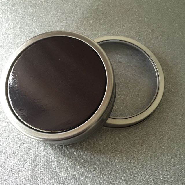 Daiso Round Container With Magnetic Back., Everything Else on Carousell