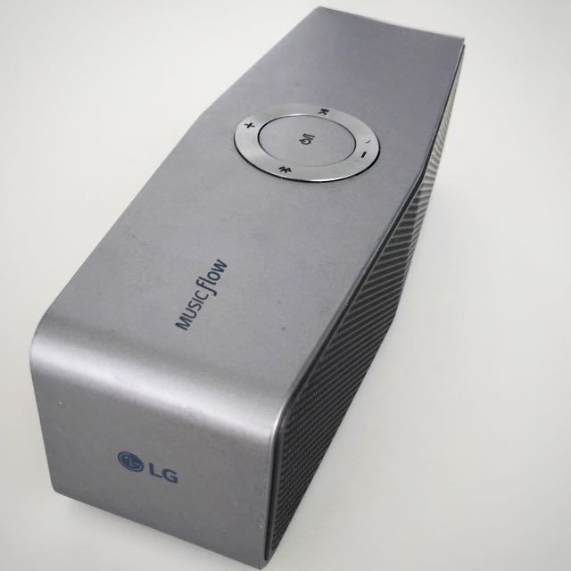LG Music Flow P7 Portable Bluetooth Speaker NP7550 in an excellent ...