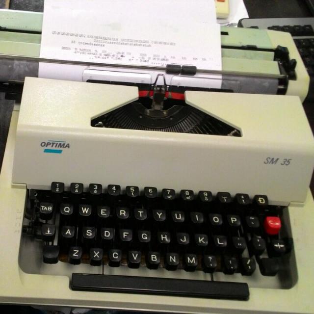 Manual Typewriters, Everything Else, Others on Carousell