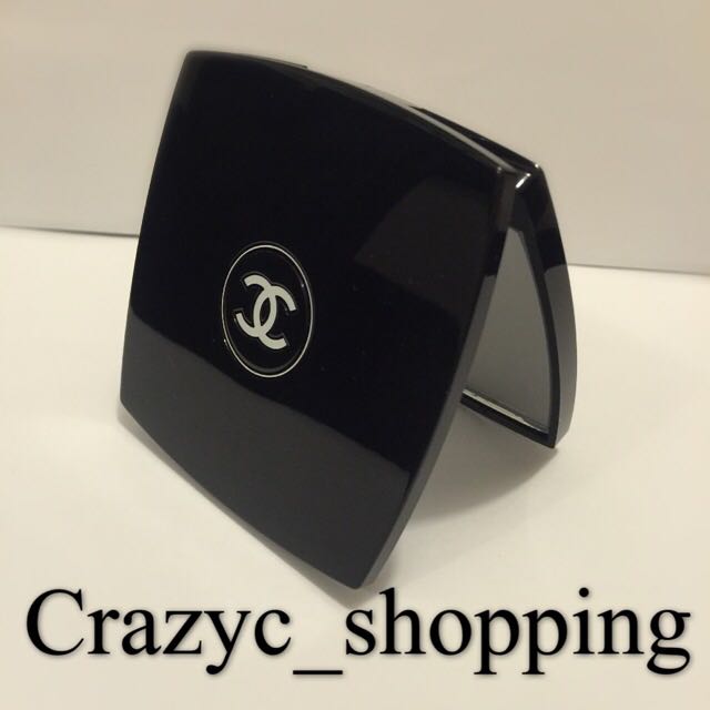 Chanel Miroir Double Facettes TWO-Sided Mirror, 女裝, 手錶及配件, 其他飾物 - Carousell