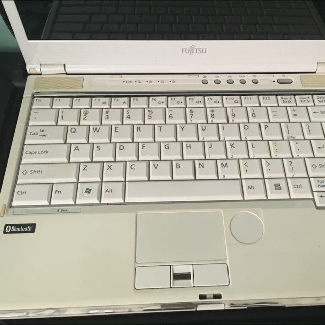Fujitsu SH560 Laptop, Computers & Tech, Laptops & Notebooks on Carousell