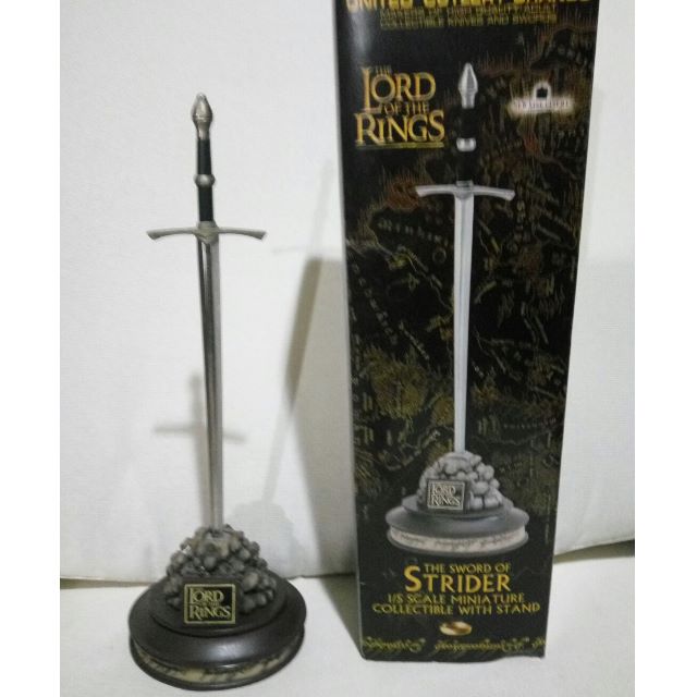 United Cutlery LoTR The Sword Of Strider 1/5 Scale Miniature ...