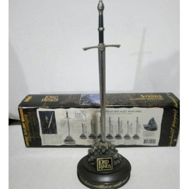 United Cutlery LoTR The Sword Of Strider 1/5 Scale Miniature ...