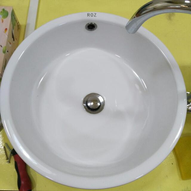 Round ROZ Basin With Tap, Furniture on Carousell