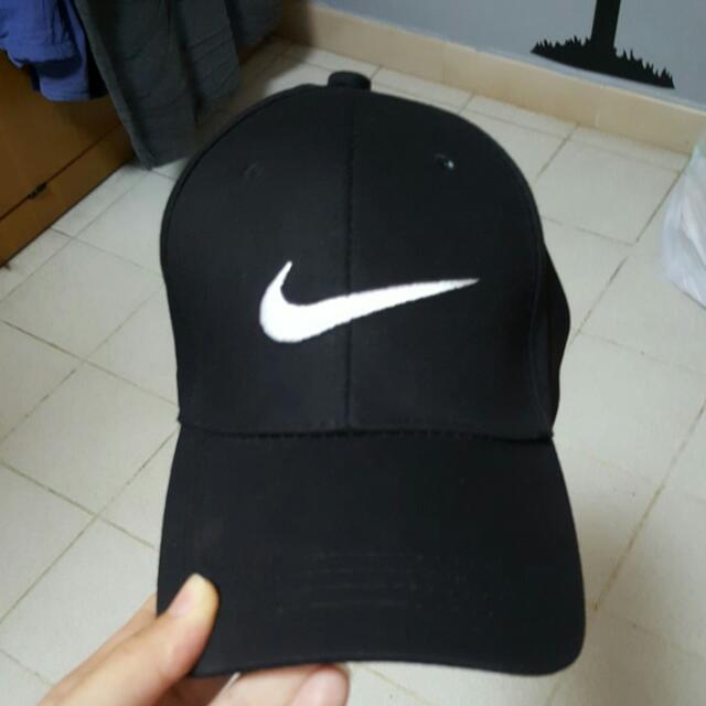 Nike cap, Women's Fashion, Watches & Accessories, Other Accessories on ...