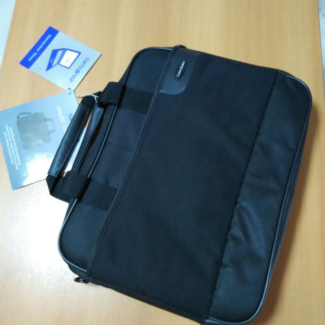 Samsonite Black Small Toploader, Computers & Tech, Laptops & Notebooks ...