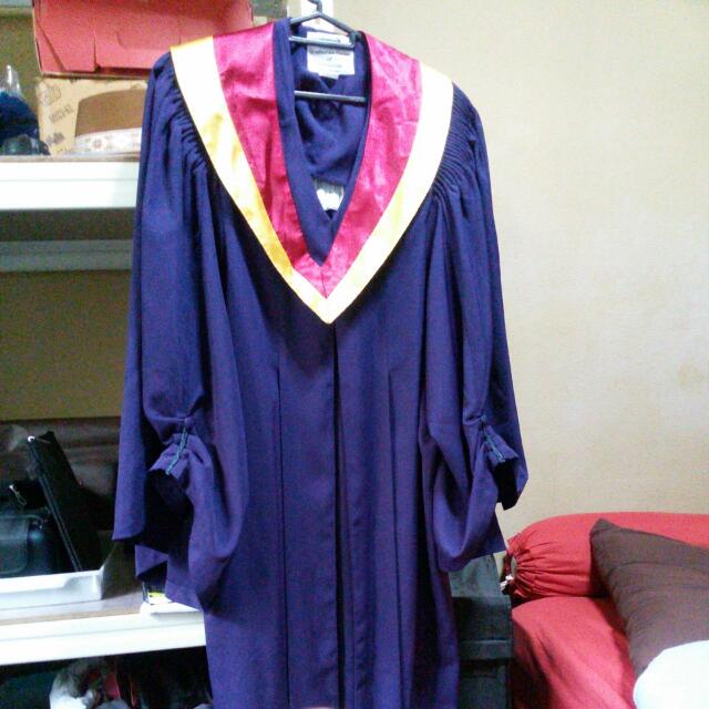 NYP graduation robe gown, Men's Fashion, Tops & Sets, Formal Shirts on ...