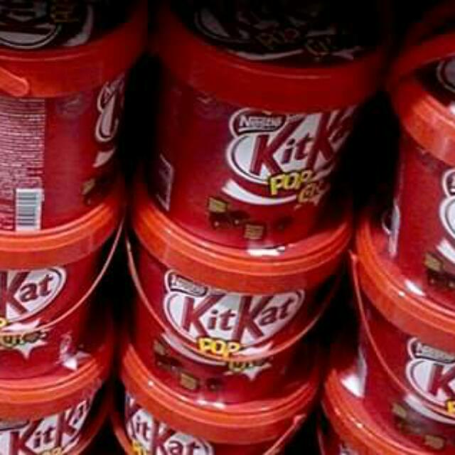 kitkat Pop Choc Bucket 400g, Food & Drinks, Packaged & Instant Food on ...