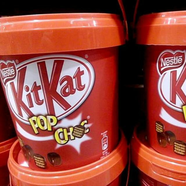 kitkat Pop Choc Bucket 400g, Food & Drinks, Packaged & Instant Food on ...