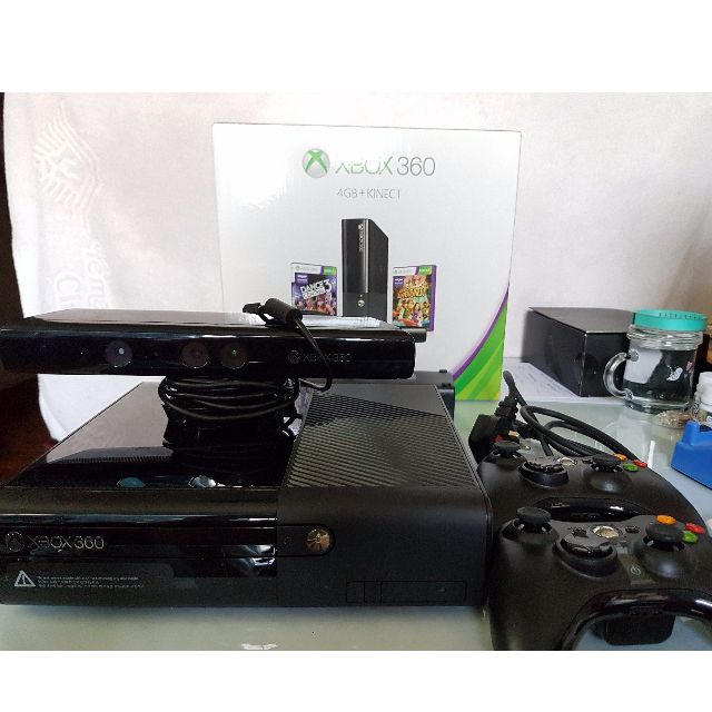 Xbox 360 4GB + Kinect (extra wireless Xbox controller), TV & Home ...