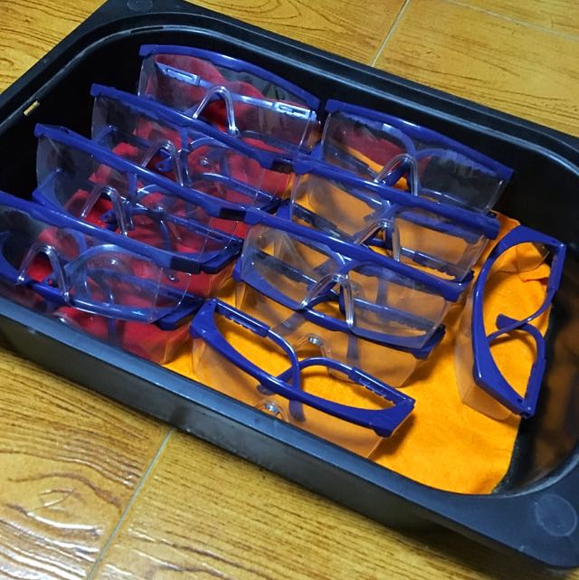 QUEBEE Safety Goggles on Carousell