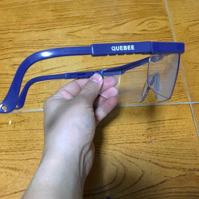 QUEBEE Safety Goggles on Carousell