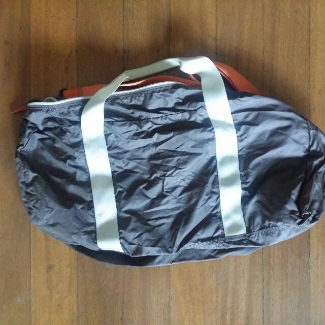 Gap Duffle Bag, Women's Fashion, Bags & Wallets, Tote Bags on Carousell