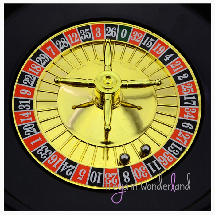 Roulette Texas Holdem Poker Chips Hockey Football Drinking Game Set ...