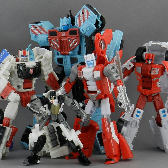 *RESERVED* Transformers Combiner Wars First Aid Blades Streetwise for ...