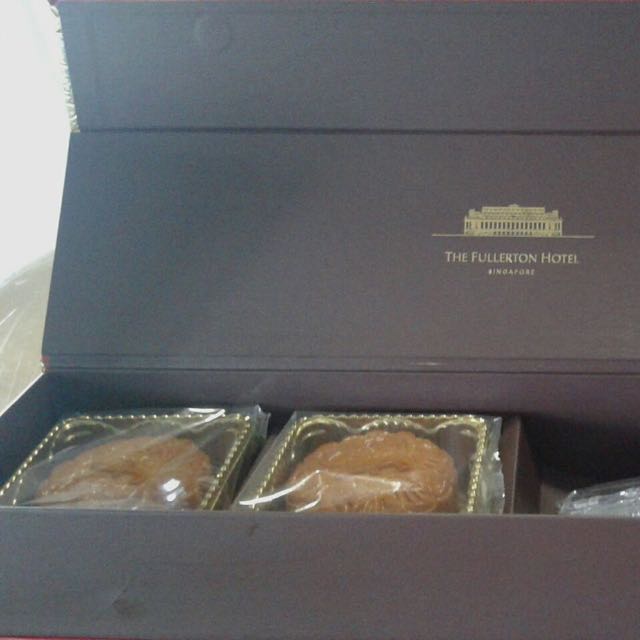 Fullerton Hotel Mooncake- Double Yolks- White Lotus Seed Paste, Food ...