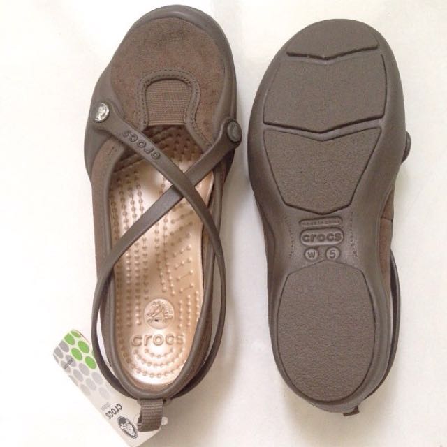 CROCS, Women's Fashion, Footwear, Sandals on Carousell