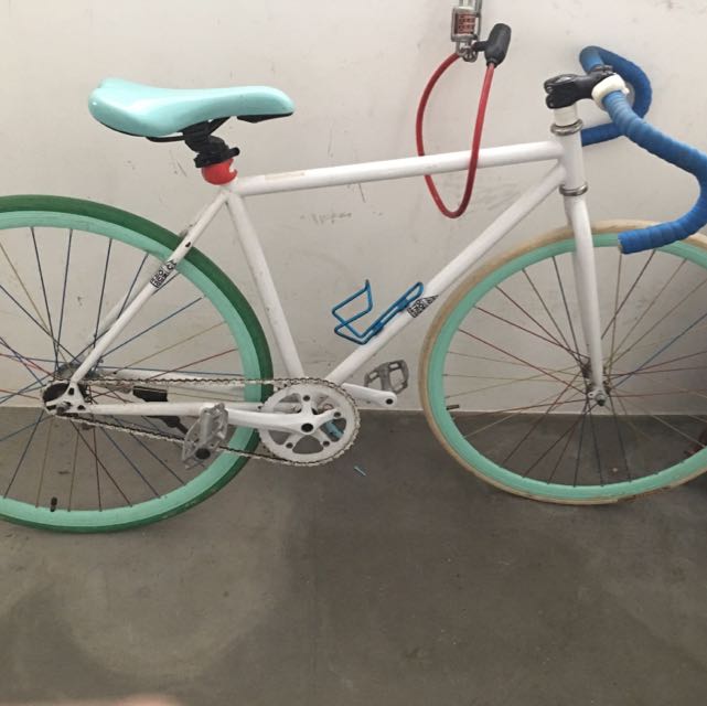 White Fixie, Sports Equipment, Bicycles & Parts, Bicycles on Carousell