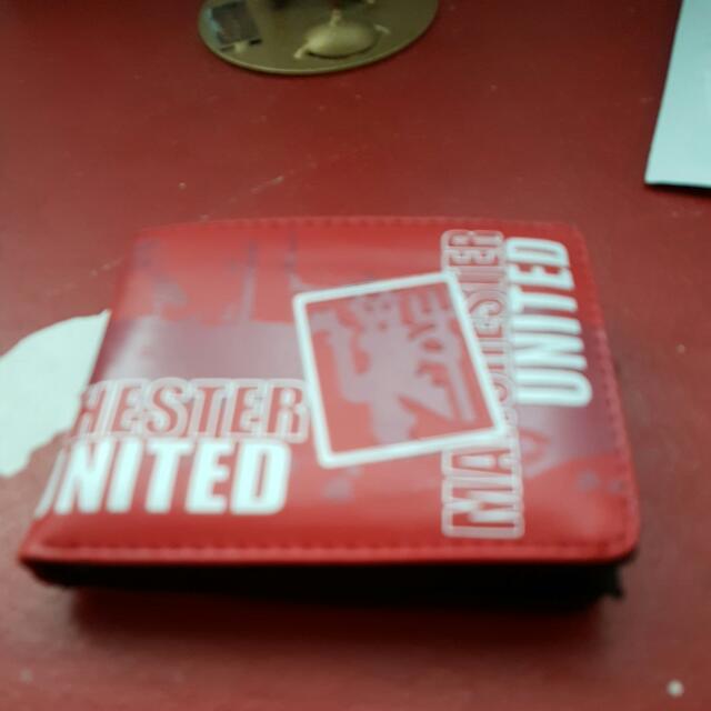 Manchester United Wallet , Men's Fashion, Watches & Accessories, Wallets & Card Holders on Carousell