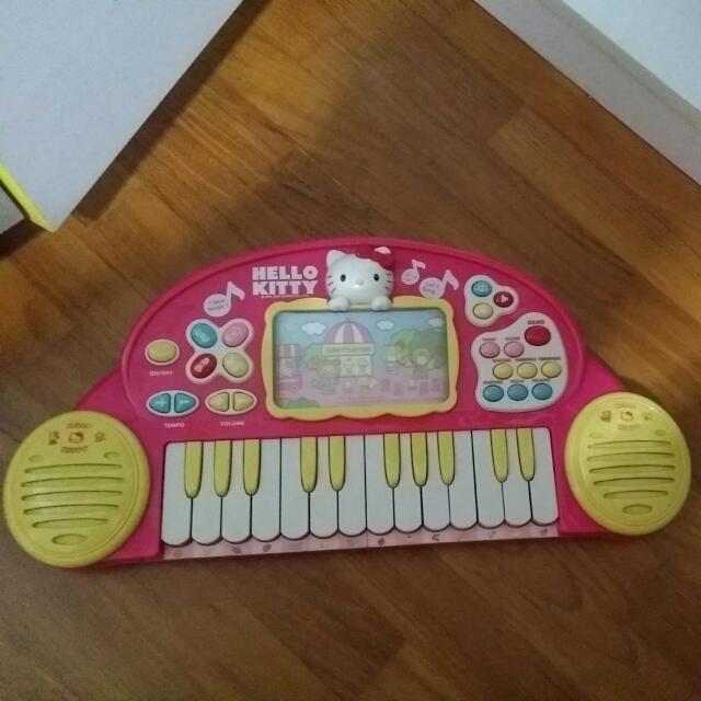 Hello Kitty Keyboard, Hobbies & Toys, Toys & Games on Carousell