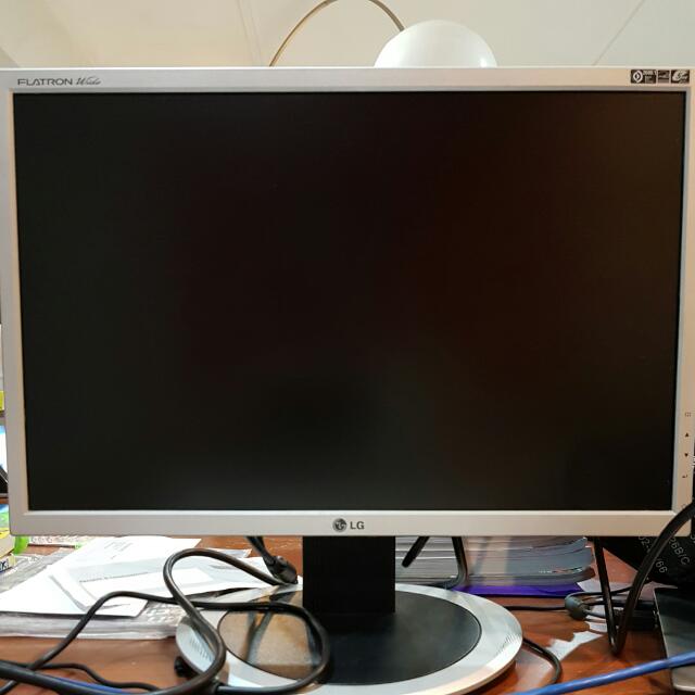 LG 19 inch monitor, Computers & Tech, Parts & Accessories, Monitor ...