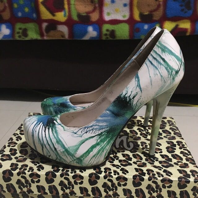 Paint Splash On White Shoes, Women's Fashion, Footwear, Sneakers on ...