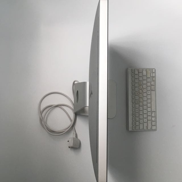 iMac 21.5-inch, Mid 2010, Computers & Tech, Desktops on Carousell