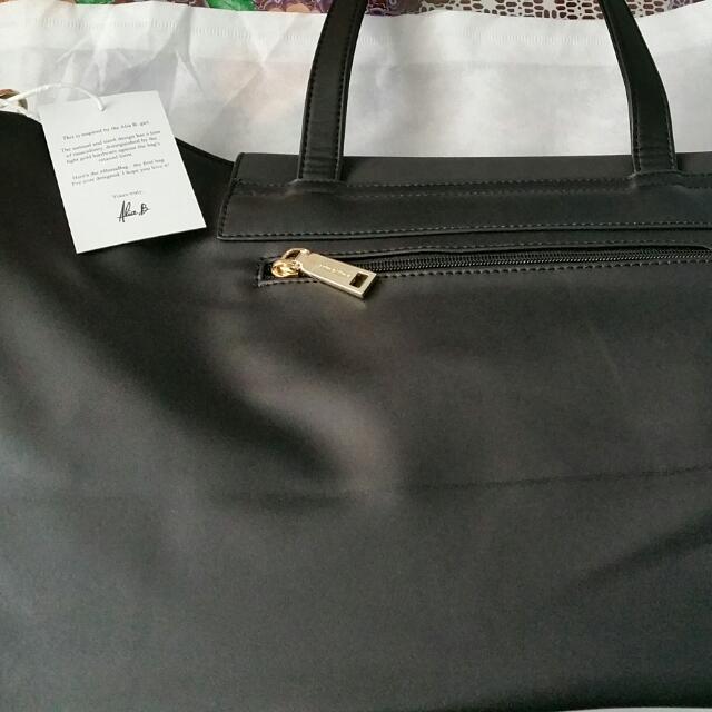 Basta Bag MAXI in Black, Women's Fashion, Bags & Wallets, Cross-body ...